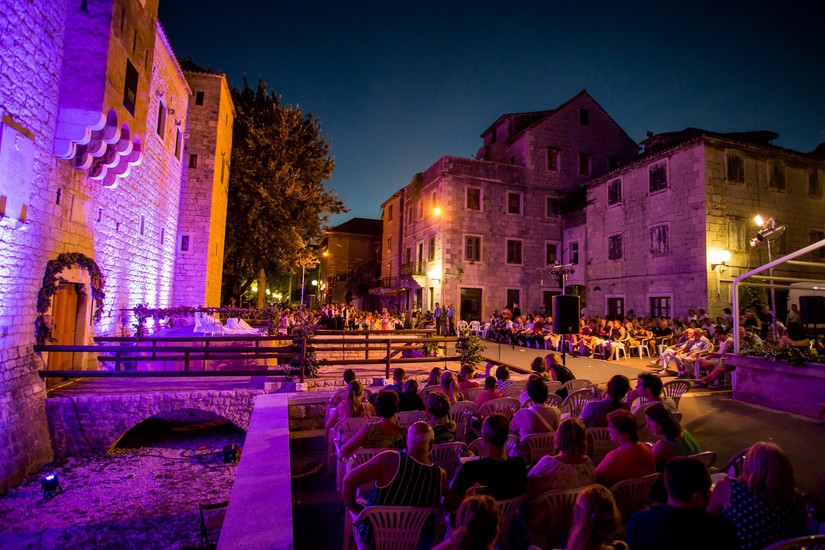 Kaštel Stari Tourist Information Centre | Surroundings | Split