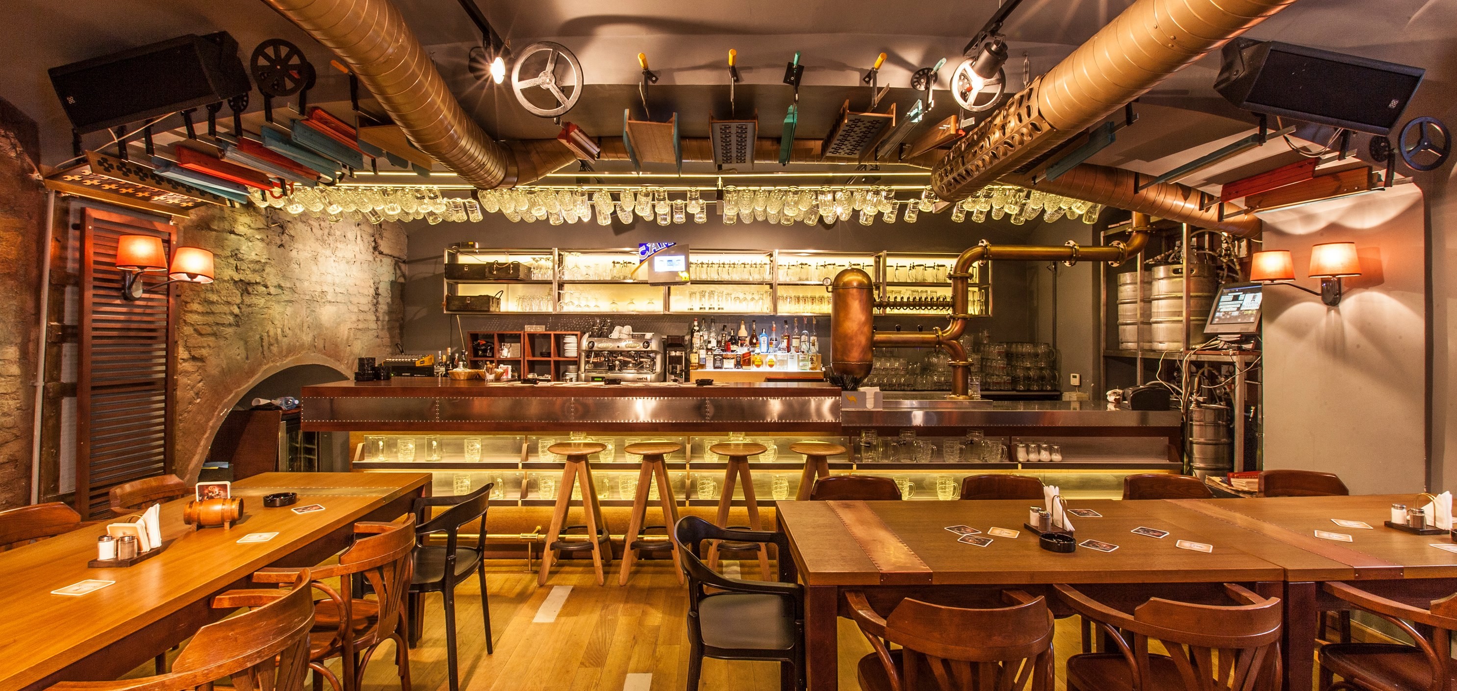 Curtea Berarilor | Bars, Pubs & Clubs | Bucharest