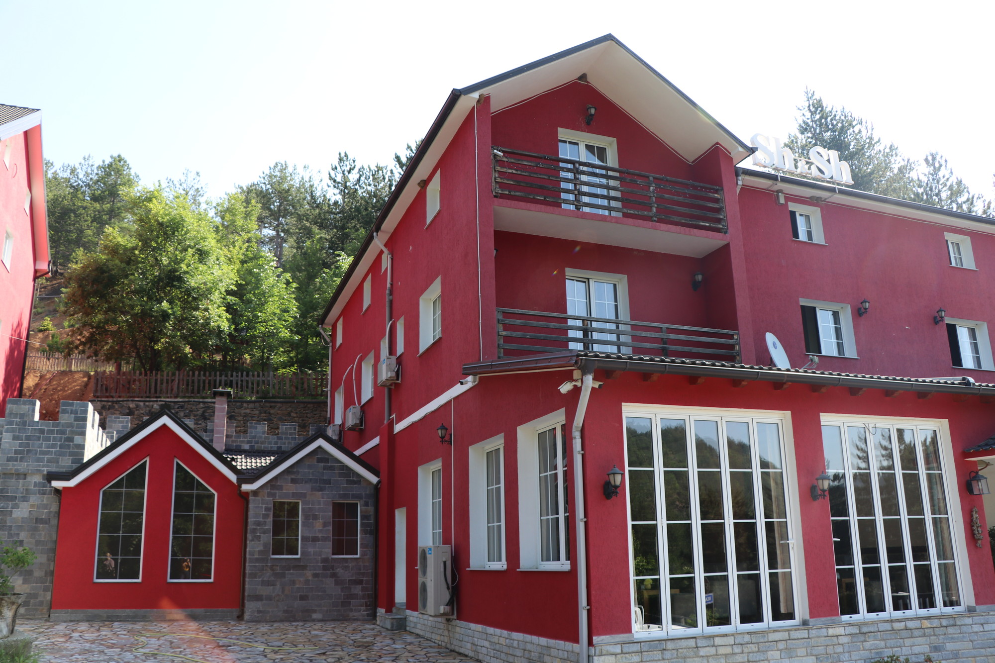 Rezidenca Sh&Sh | Where to Stay | Fushë-Arrëz