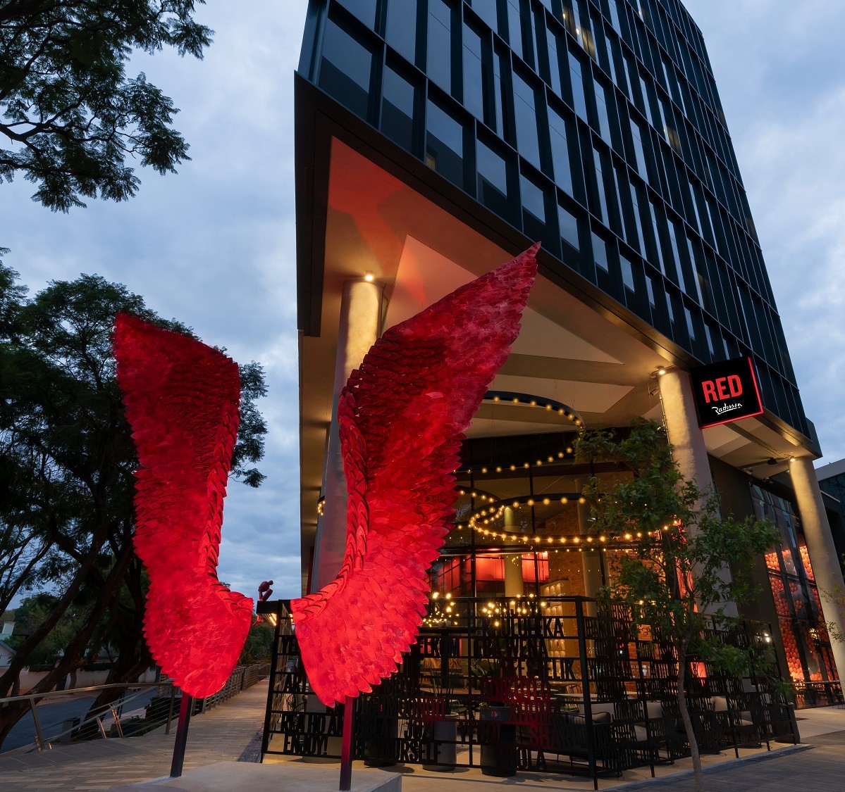 Radisson RED Rosebank | Hotels & Apartments | Johannesburg