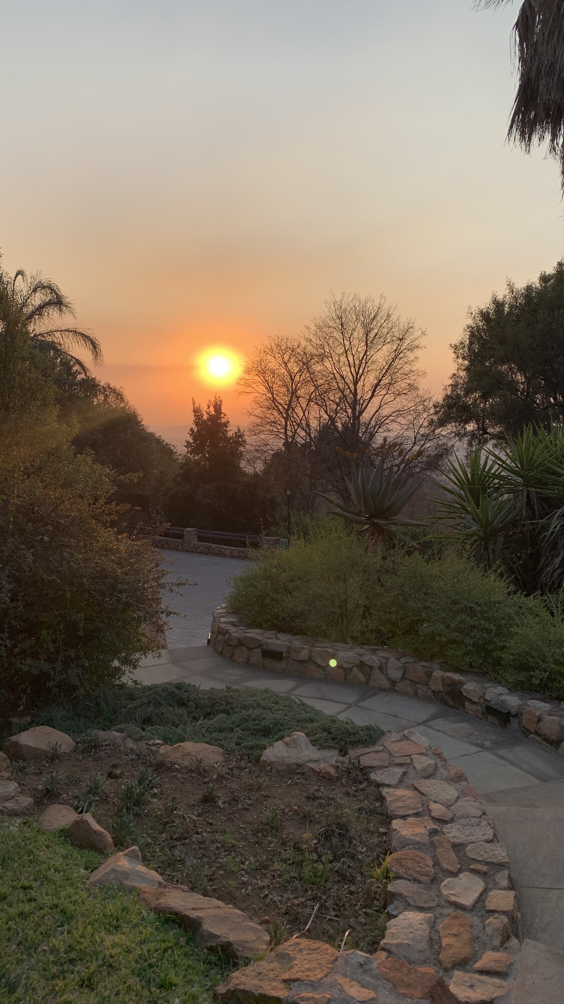 Roaming Office – The Cliffside Boutique Getaway