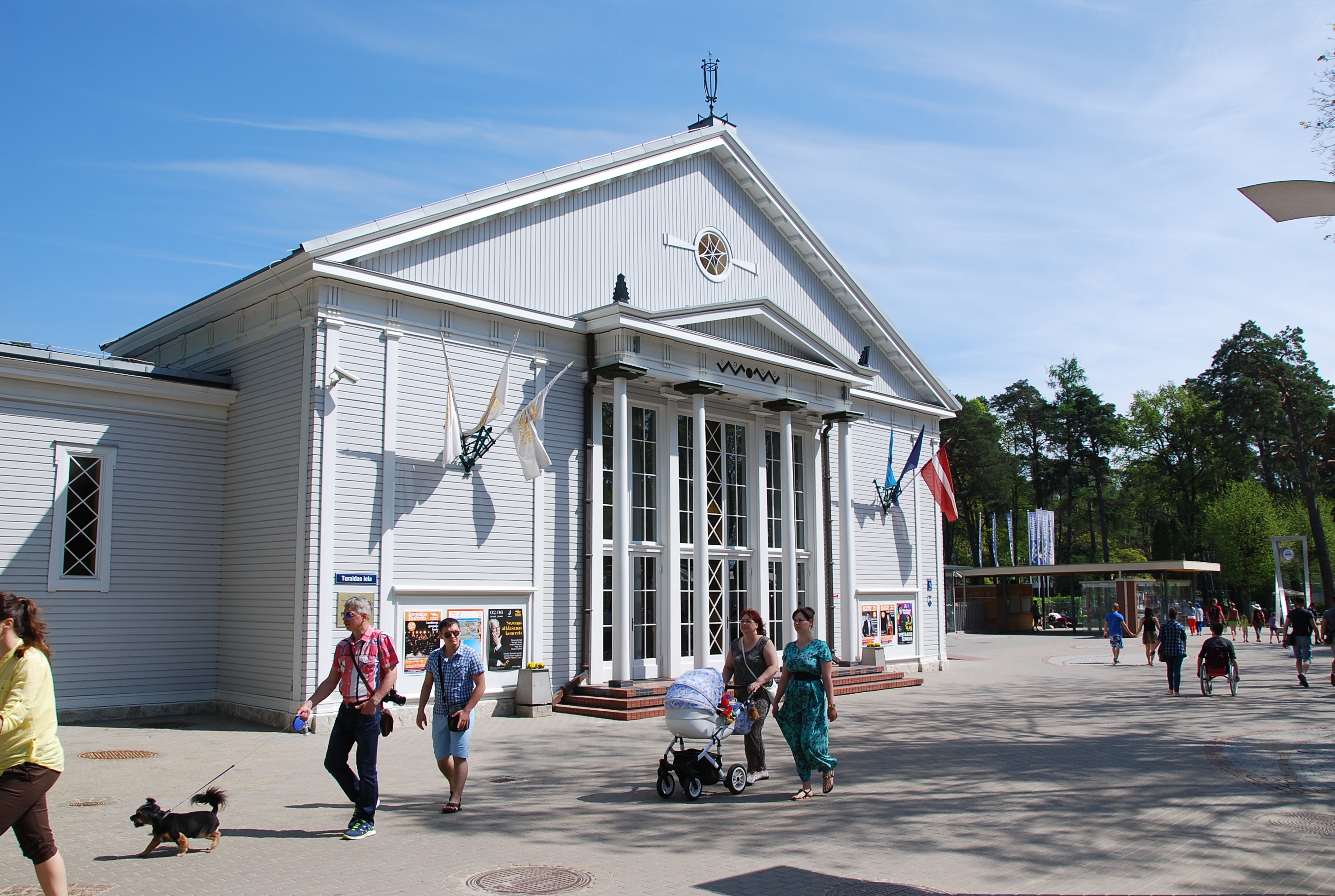 Dzintari Concert Hall | Sightseeing | Jurmala