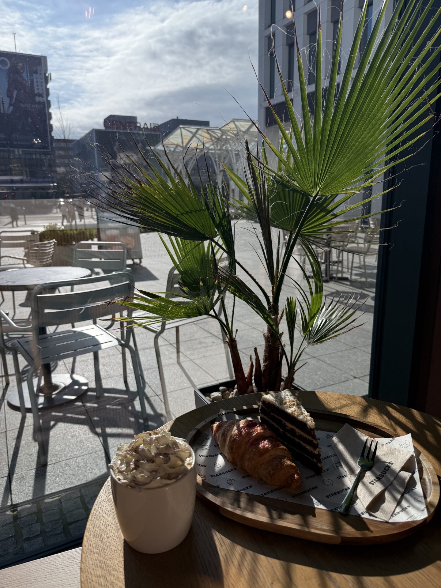 Starbucks Łódź Piotrkowska 155 | Cafes | Lodz