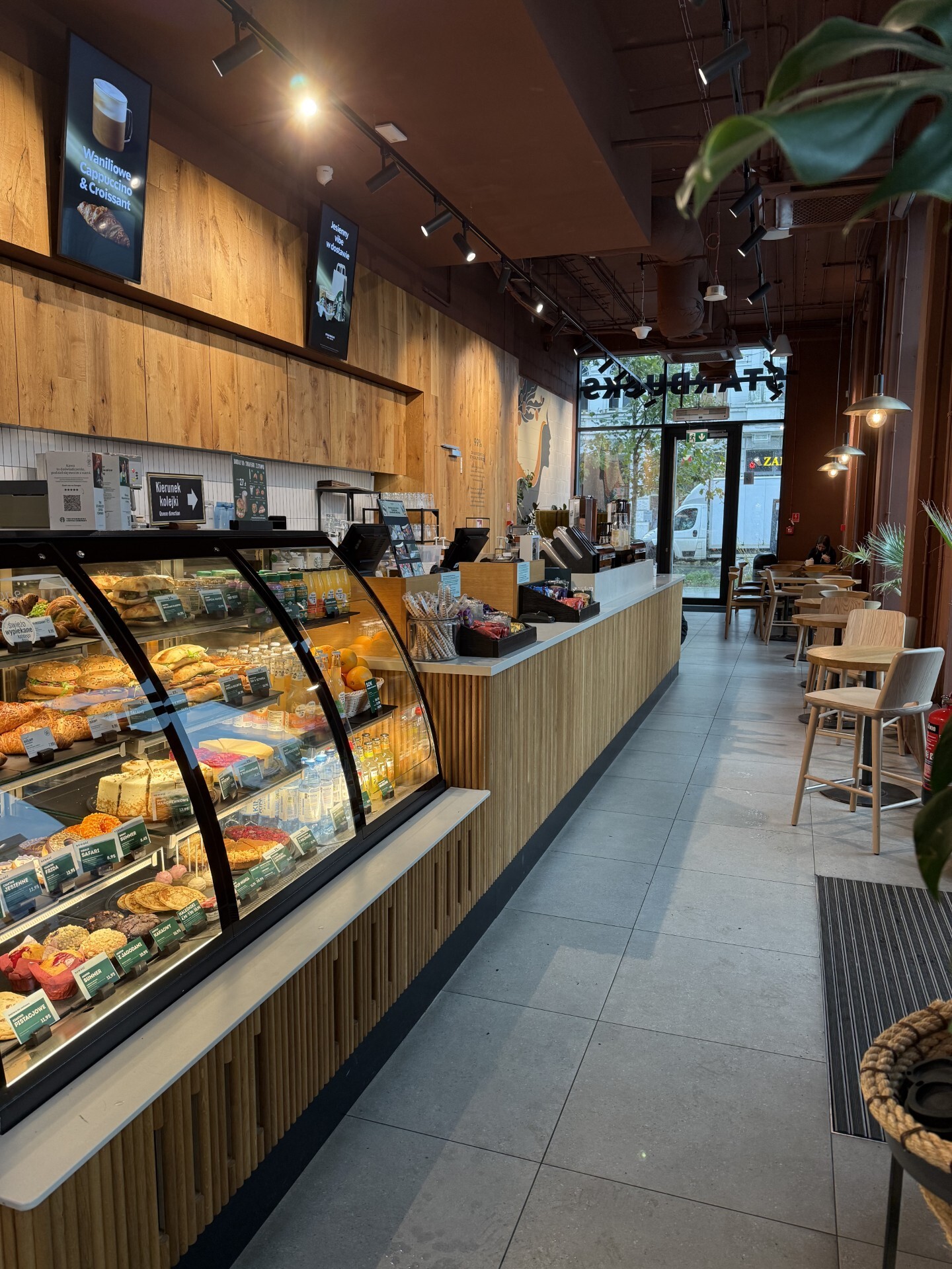 Starbucks Łódź Piotrkowska 155 | Cafes | Lodz