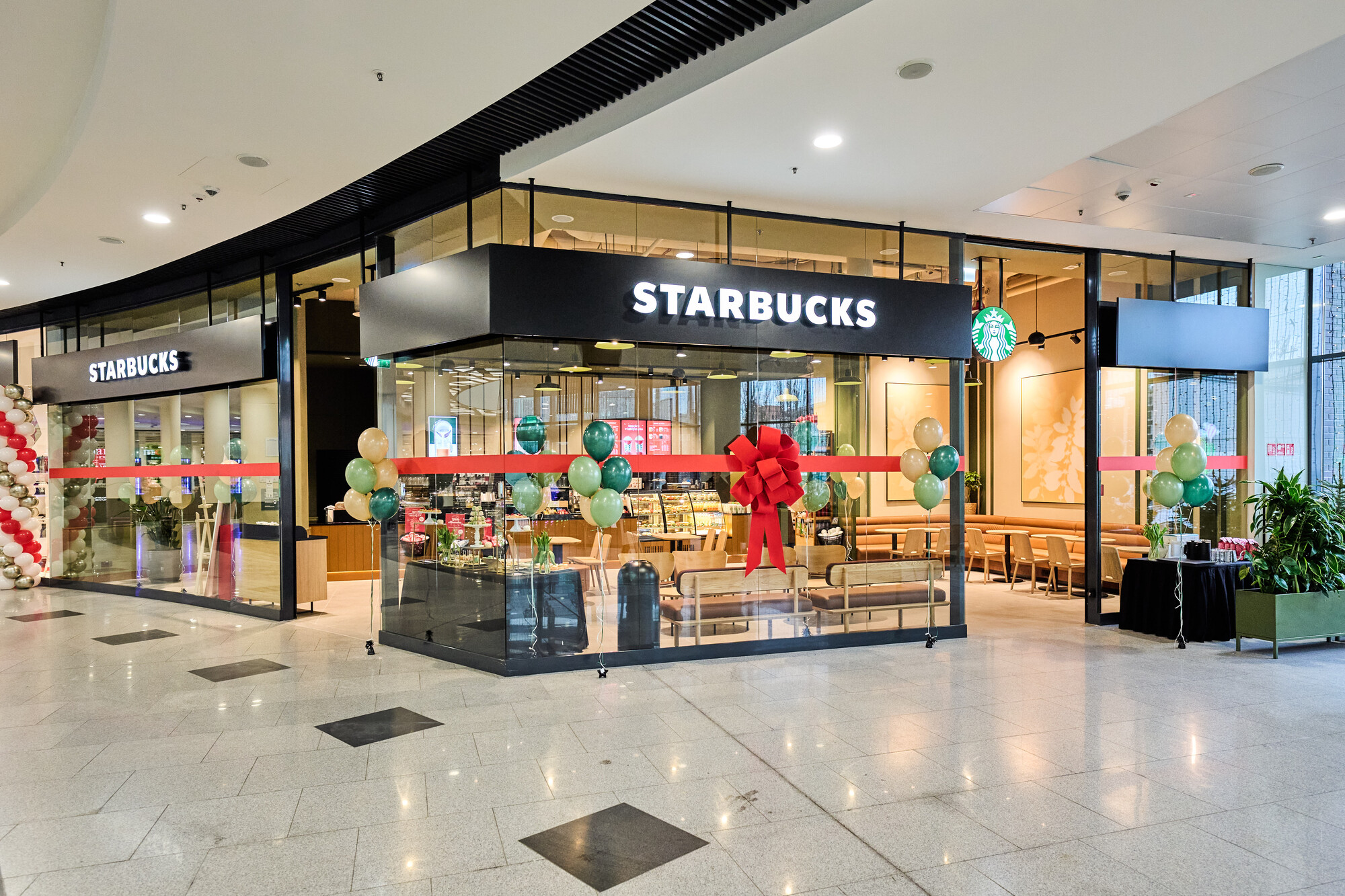 Starbucks Łódź Sukcesja | Cafes | Lodz