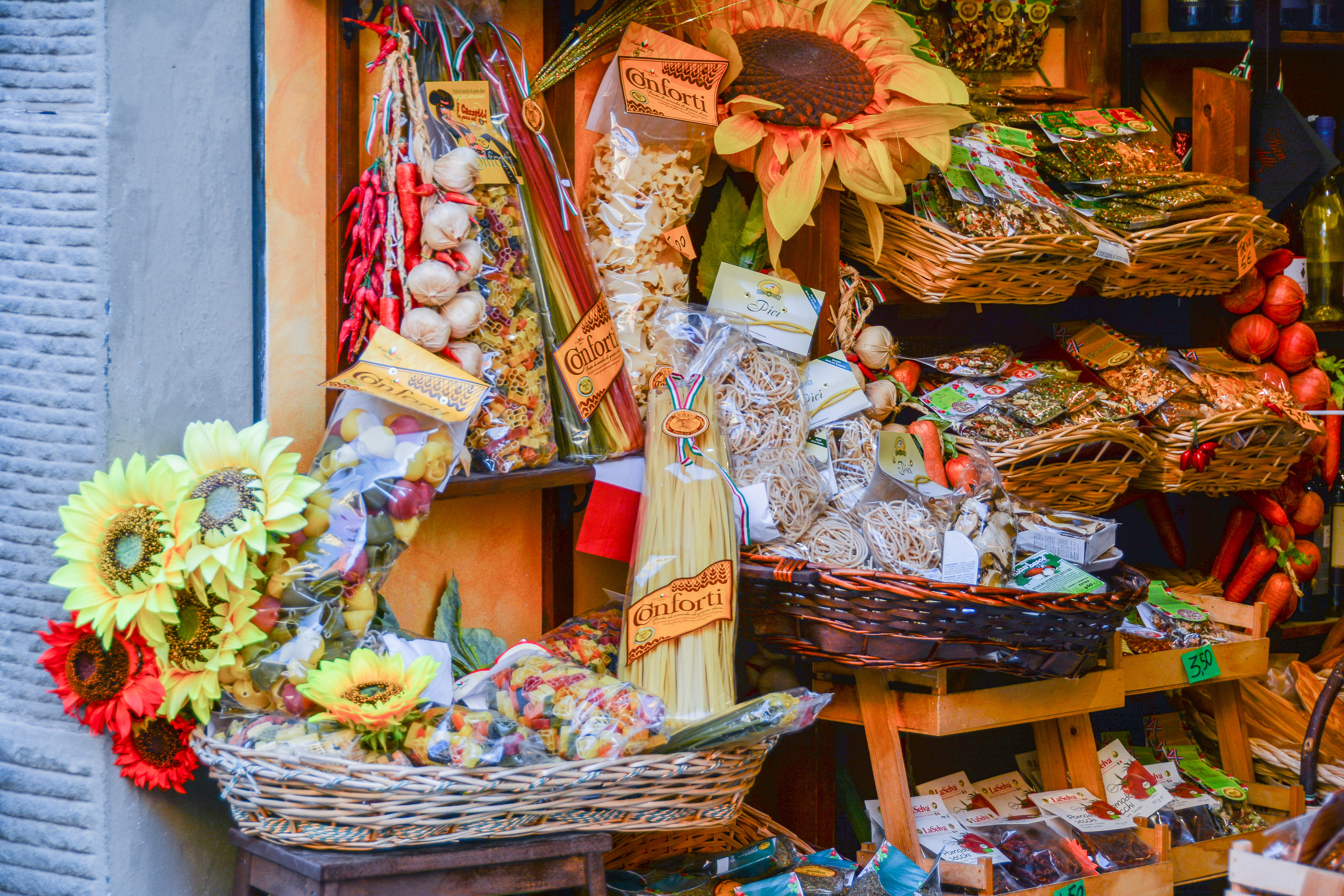 Top 5 Souvenirs in Pisa