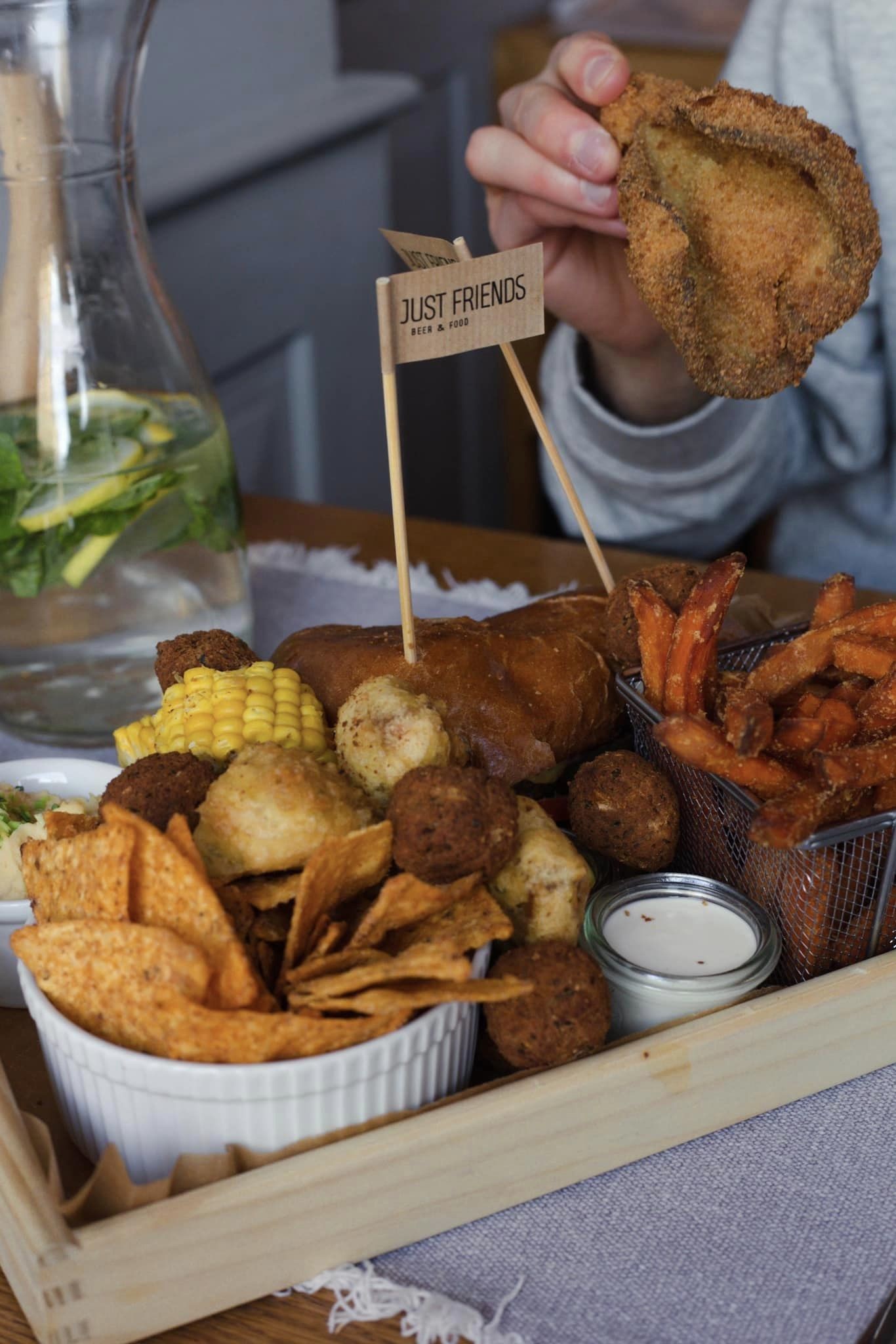 Just Friends Beer & Food | Restaurants | Poznan